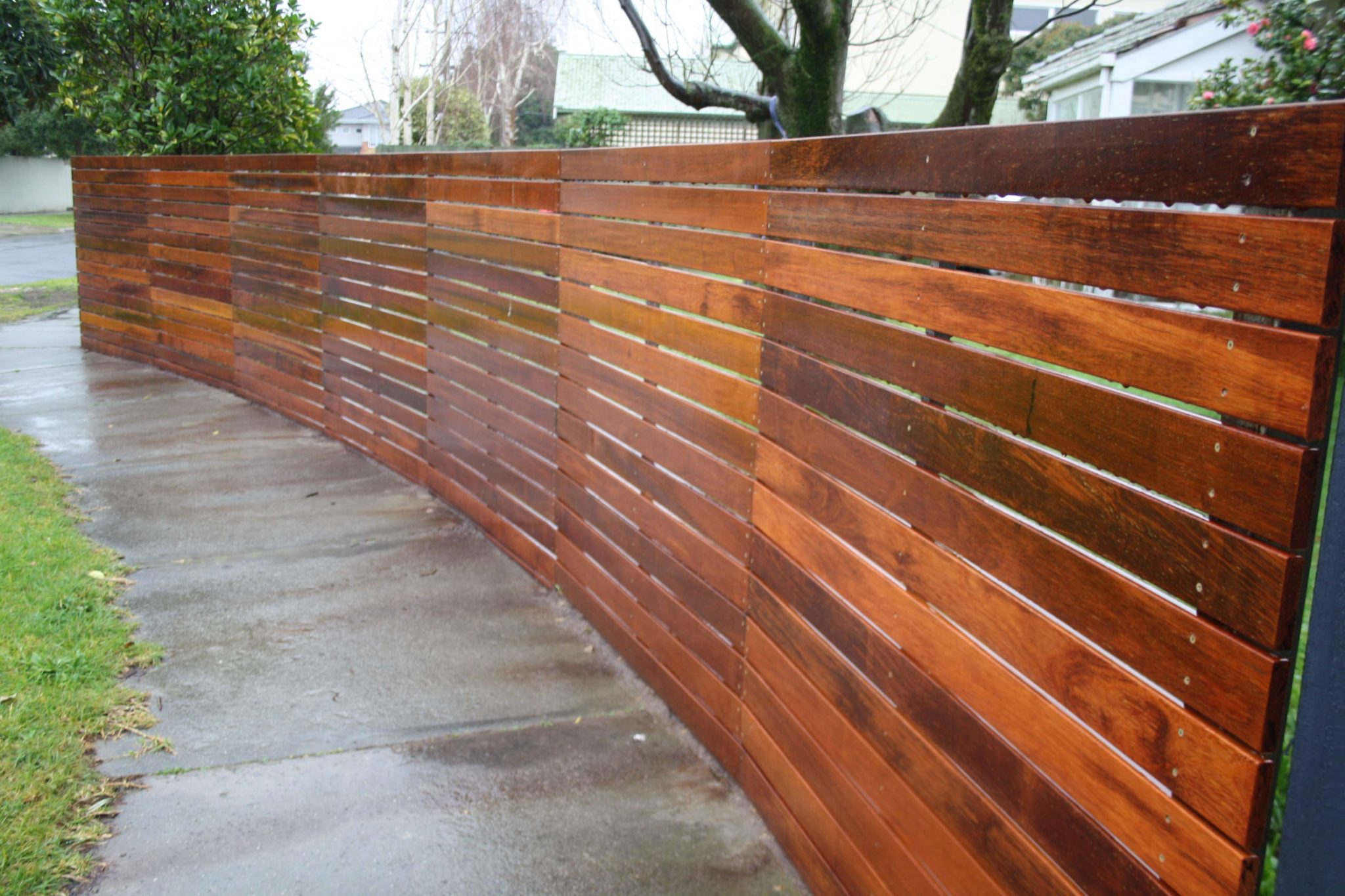 Top Class Fencing & Gates - Timber Pickets, paling, merbau Melbourne