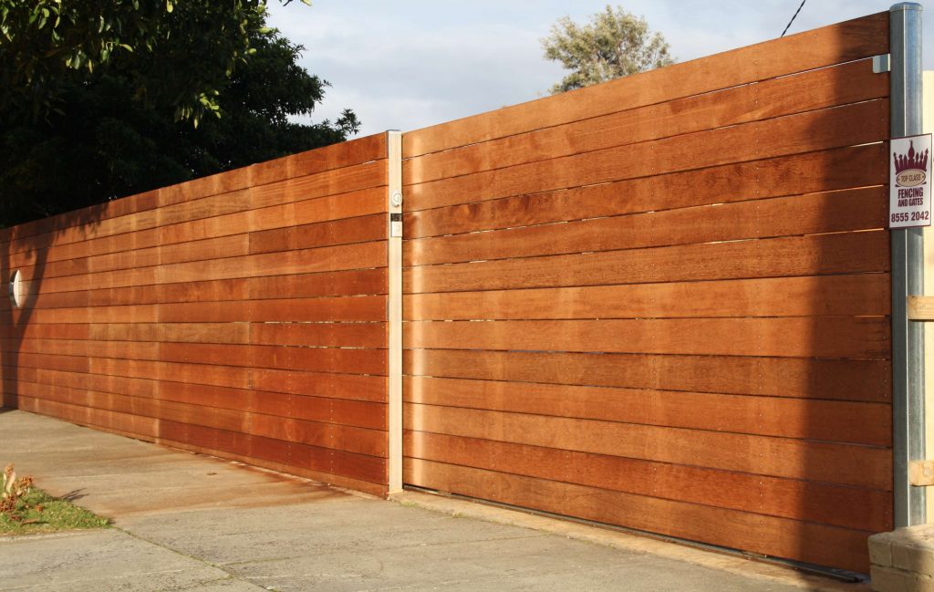 Top Class Fencing & Gates - Timber Pickets, paling, merbau Melbourne